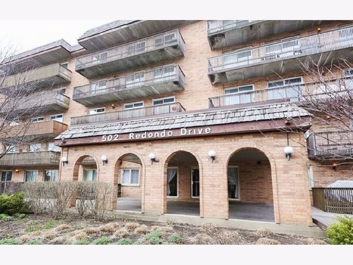 Lake In The Woods Downers Grove IL, Condominiums & Homes For Sale & For ...