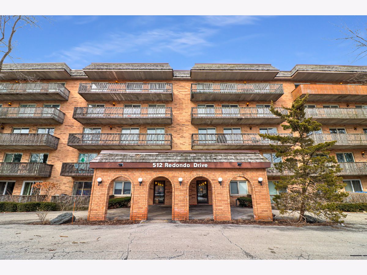 Lake In The Woods Downers Grove IL, Condominiums & Homes For Sale & For ...