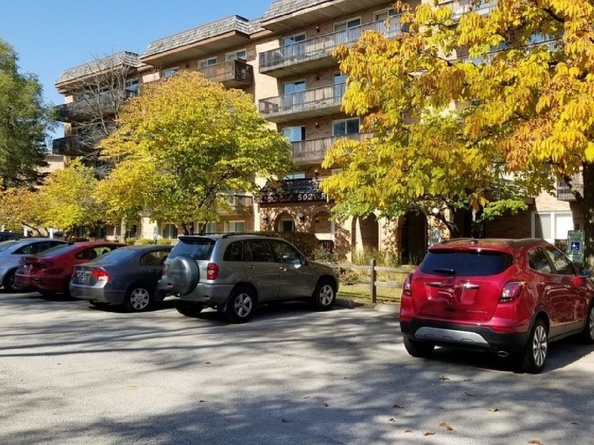 Lake In The Woods Downers Grove IL, Condominiums & Homes For Sale & For ...