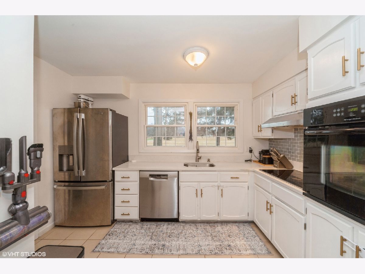 7 Knight Hill Court, Buffalo Grove, Illinois 60089 - MLS 11699229 ...