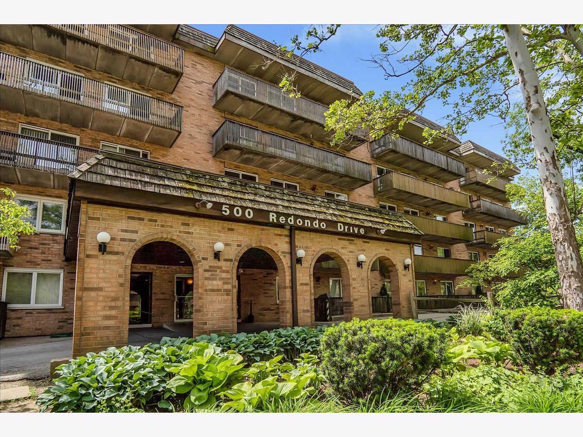 Lake In The Woods Downers Grove IL, Condominiums & Homes For Sale & For ...