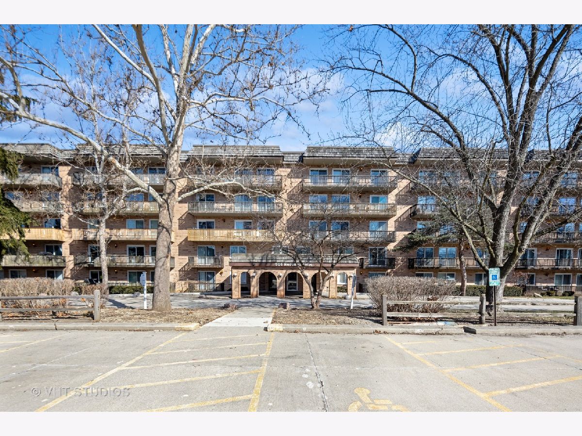 Lake In The Woods Downers Grove IL, Condominiums & Homes For Sale & For ...