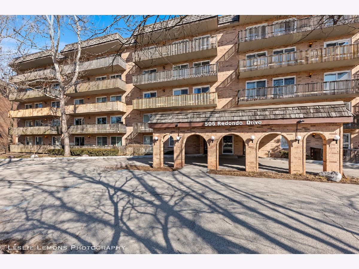 Lake In The Woods Downers Grove IL, Condominiums & Homes For Sale & For ...